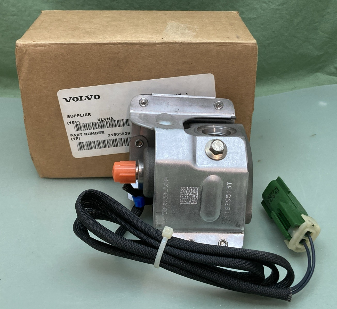 New Genuine Volvo 21503939 Aftertreatment DPF Injector – Merica Truck Parts